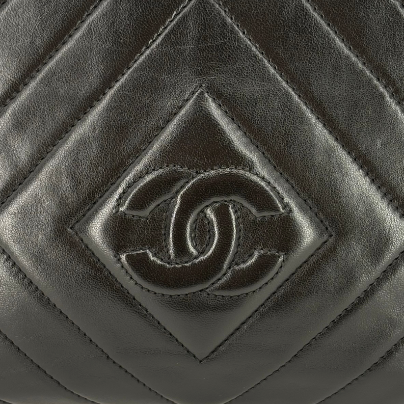 JY981 - CHANEL Vintage Black Lambskin Ball Charm Shoulder Bag – Lovintage